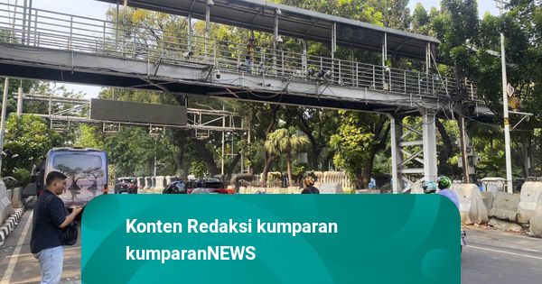 Demo Buruh Bubar, Jalan Medan Merdeka Barat Kembali Dibuka | kumparan.com